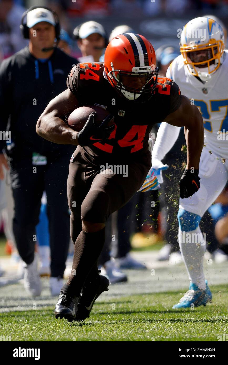Cleveland Browns running back Nick Chubb (24) runs with the ball during ...
