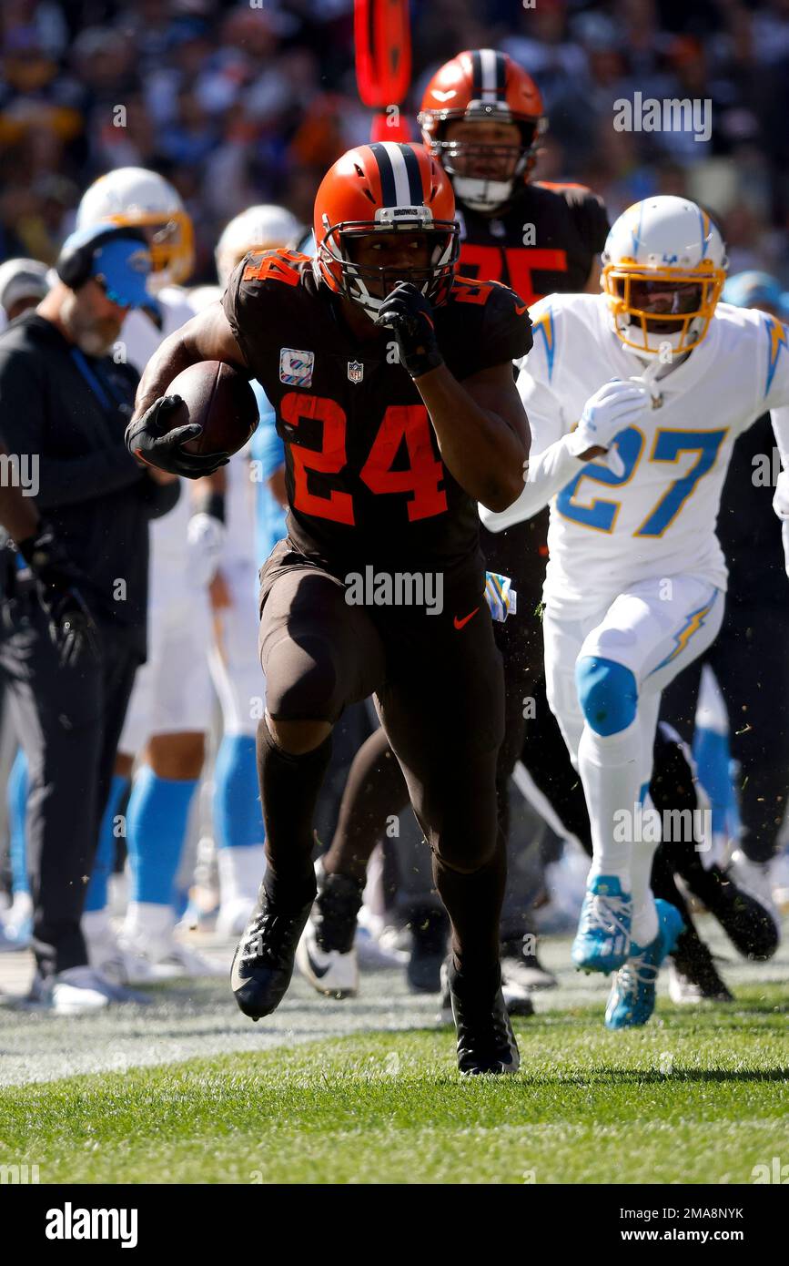 Cleveland Browns running back Nick Chubb (24) runs with the ball during ...