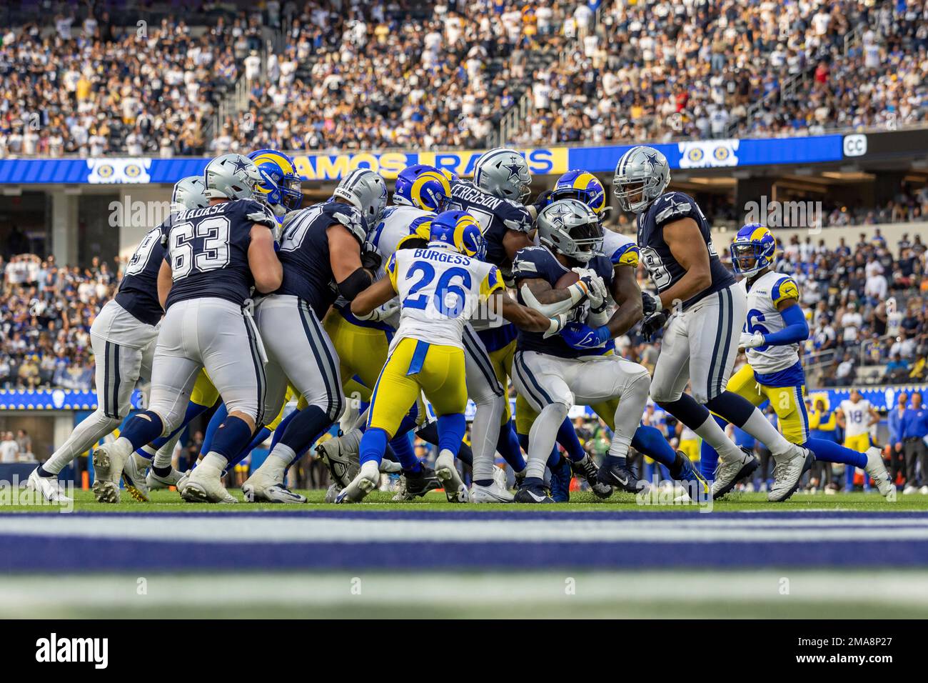 Running back (21) Ezekiel Elliott of the Dallas Cowboys runs the ball ...