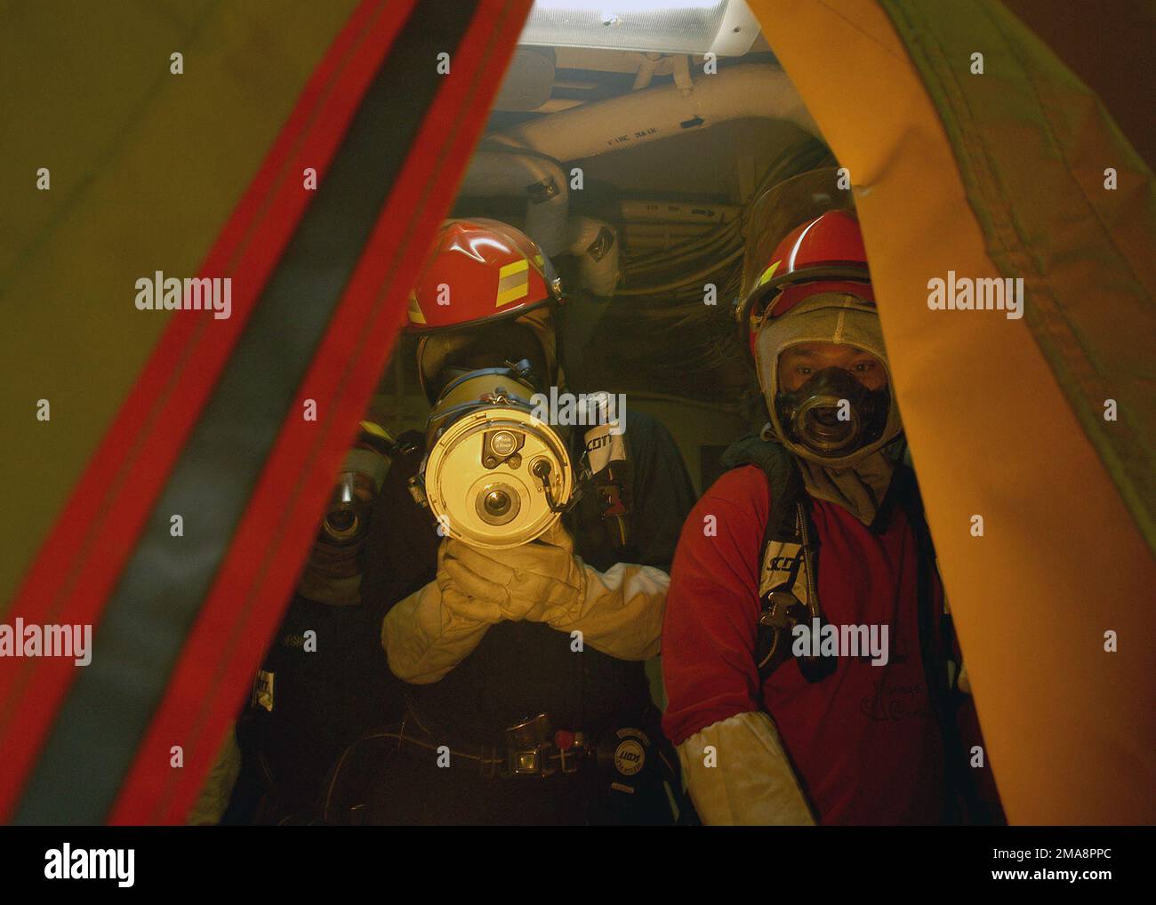 060405-N-2541H-083. Base: USS John F. Kennedy (CV 67 Stock Photo - Alamy