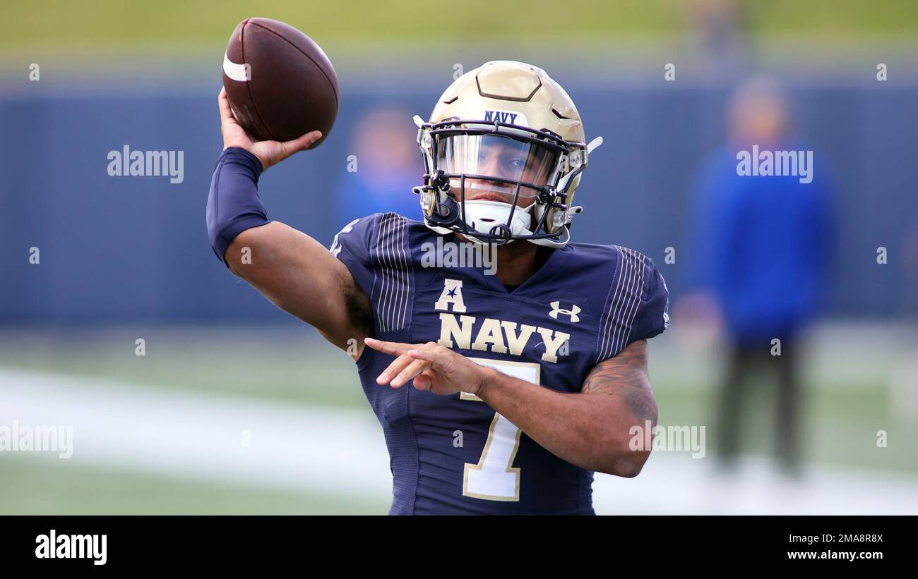 Navy Midshipmen quarterback Xavier Arline (7) throws before an NCAA ...