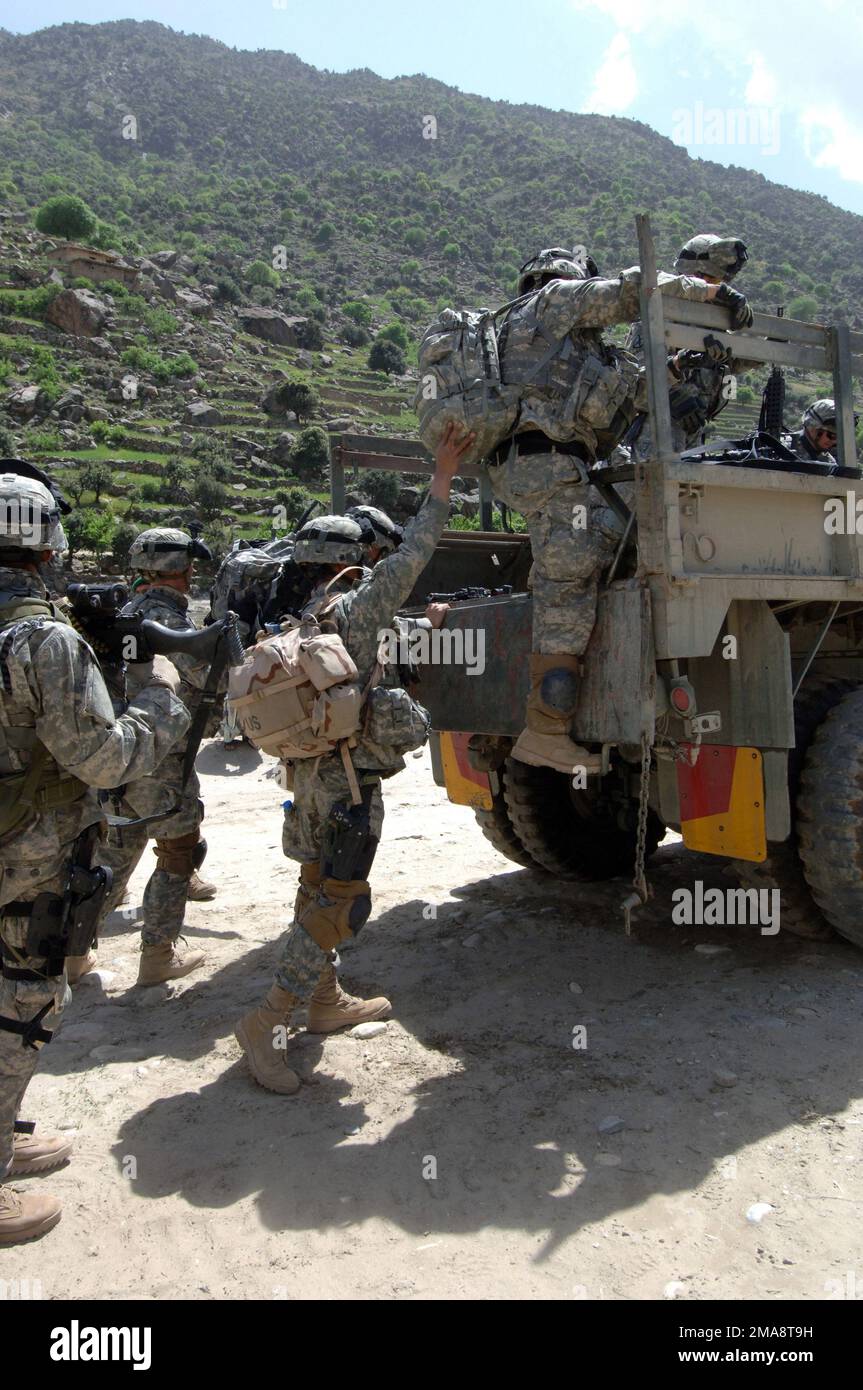 060409-A-0575B-033. Subject Operation/Series: EDURING FREEDOM Base ...