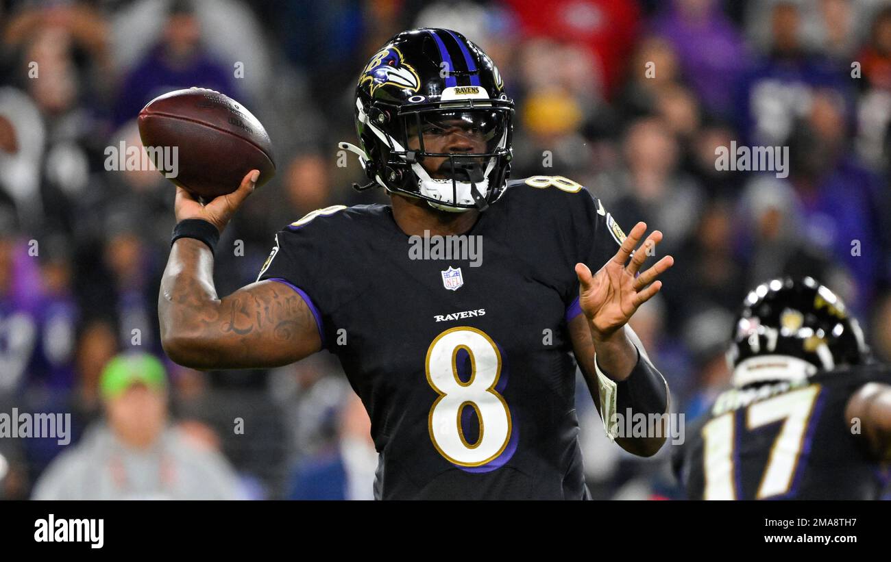 Baltimore Ravens quarterback Lamar Jackson (8) passes the ball during ...
