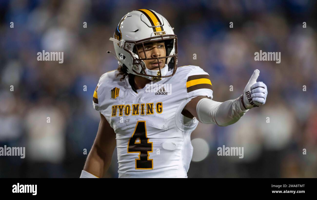 Wyoming Cowboys cornerback Cameron Stone (4) gives a thumbs up during ...