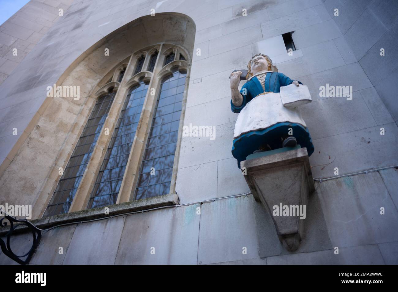 Church of St Andrew, Holborn. Statues of blue-coated schoolchildren ...