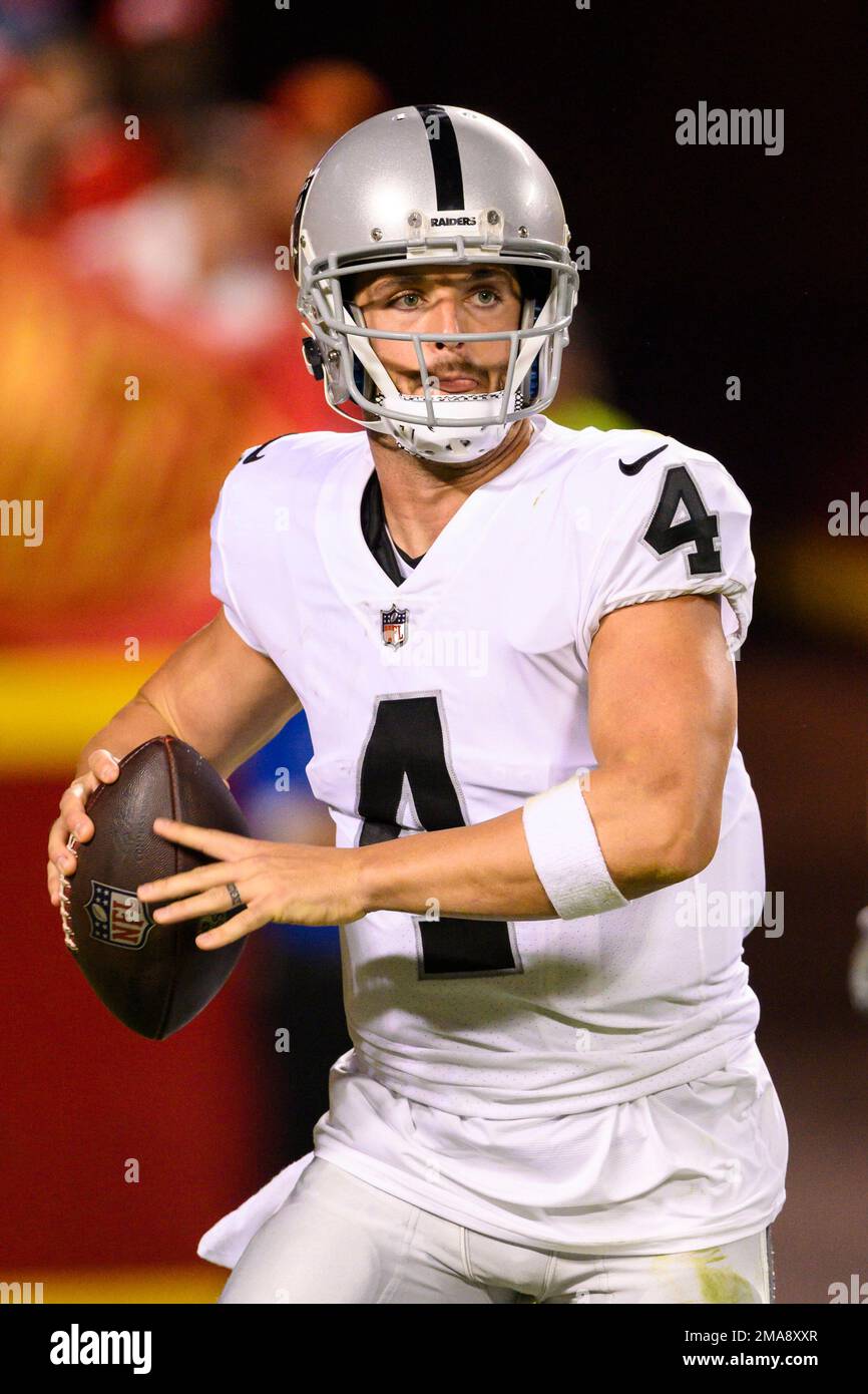 Las Vegas Raiders quarterback Derek Carr (4) looks to pass against the ...