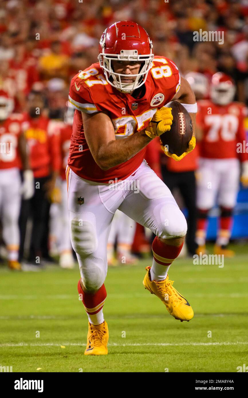 Kansas City Chiefs tight end Travis Kelce (87) runs for a touchdown ...