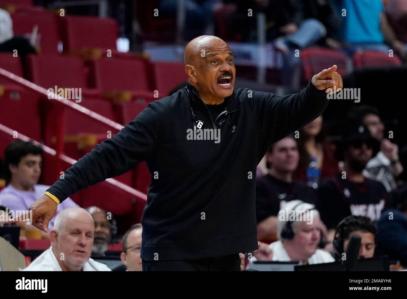 Houston Rockets assistant coach John Lucas calls out a play during the ...