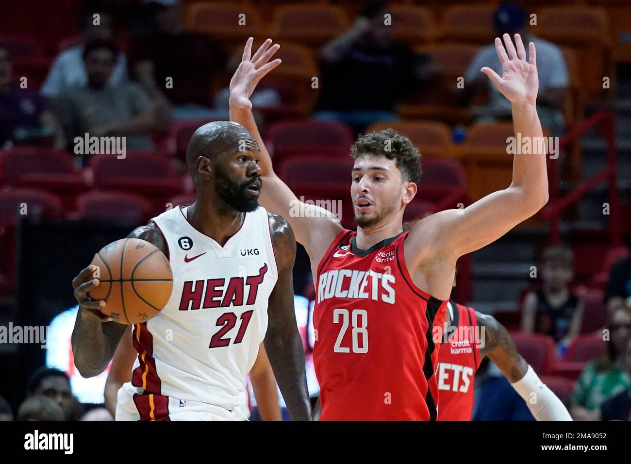 Miami Heat center Dewayne Dedmon (21) looks for an open teammate past ...