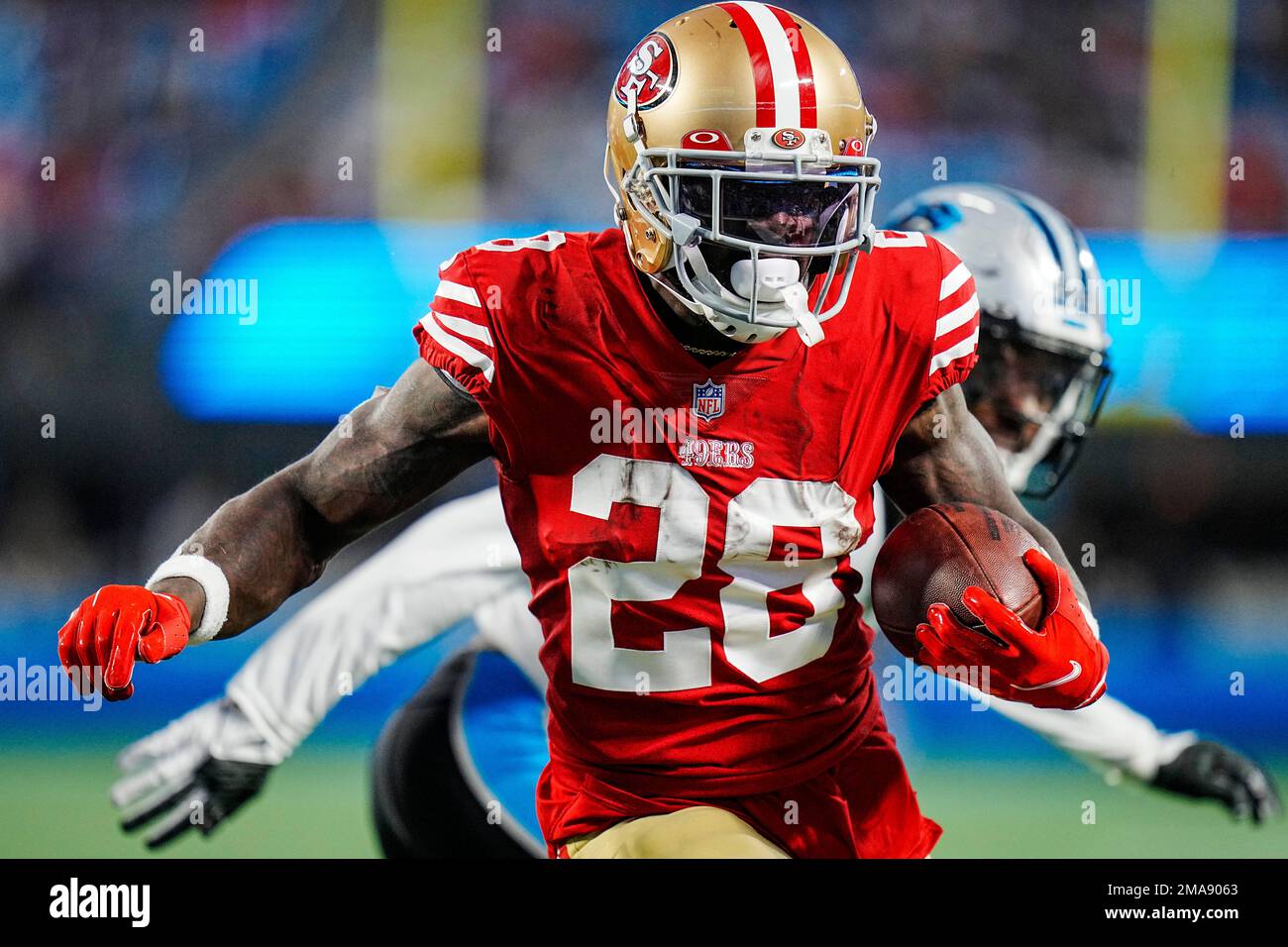 San Francisco 49ers running back Tevin Coleman (28) runs the ball past ...