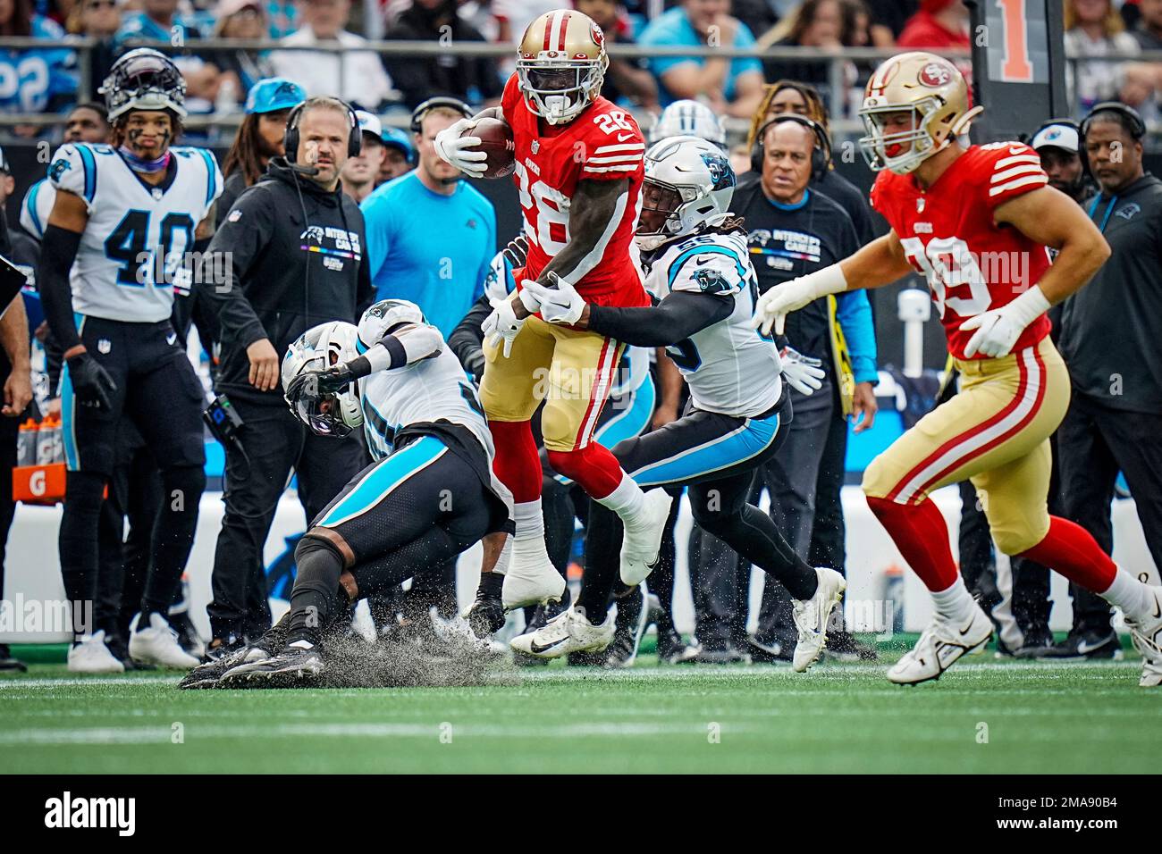 San Francisco 49ers running back Tevin Coleman (28) makes a run against ...