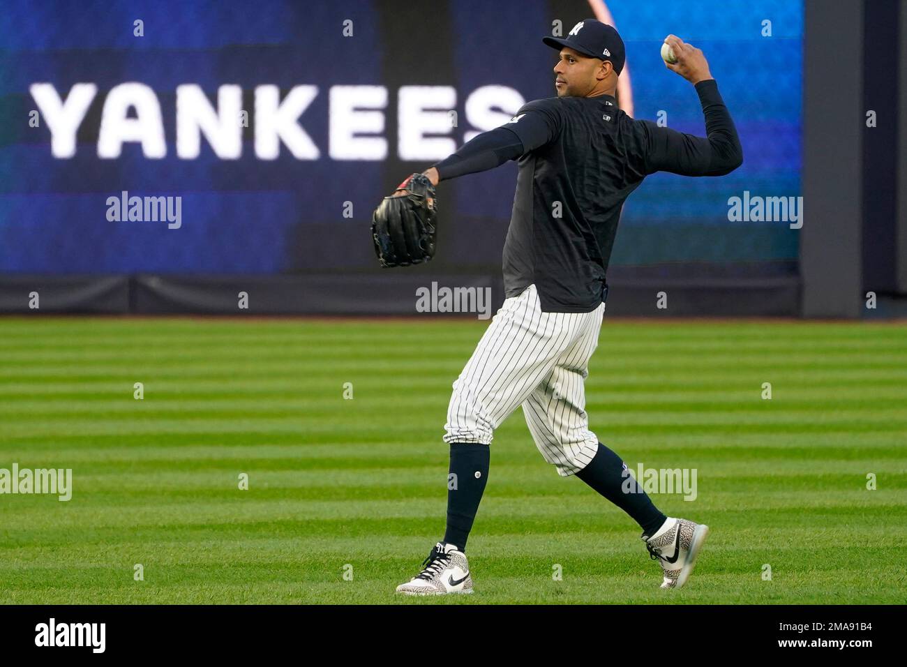 New York Yankees' Aaron Hicks works out ahead of Game 1 of baseball's ...