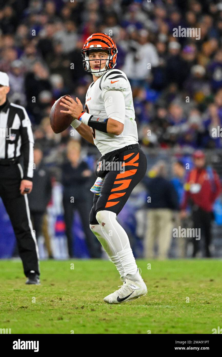 Cincinnati Bengals quarterback Joe Burrow looks to pass the ball during ...