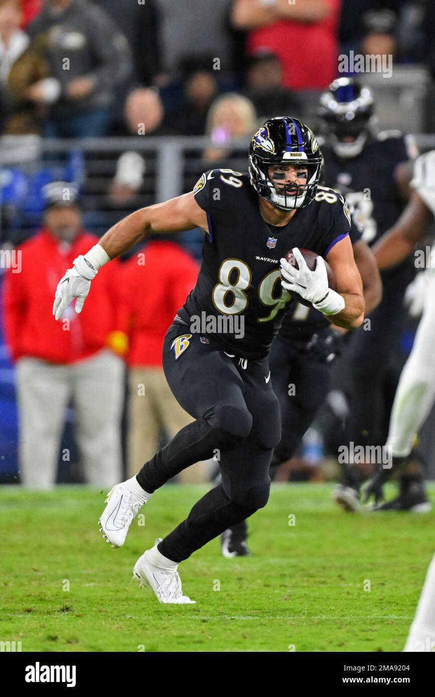 Baltimore Ravens tight end Mark Andrews (89) runs with the ball after ...