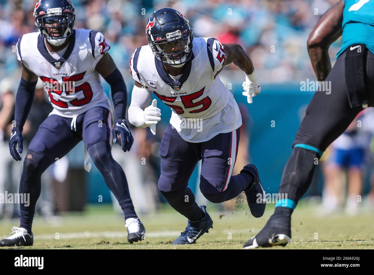 Houston Texans defensive end Jerry Hughes (55) runs to the ball during ...