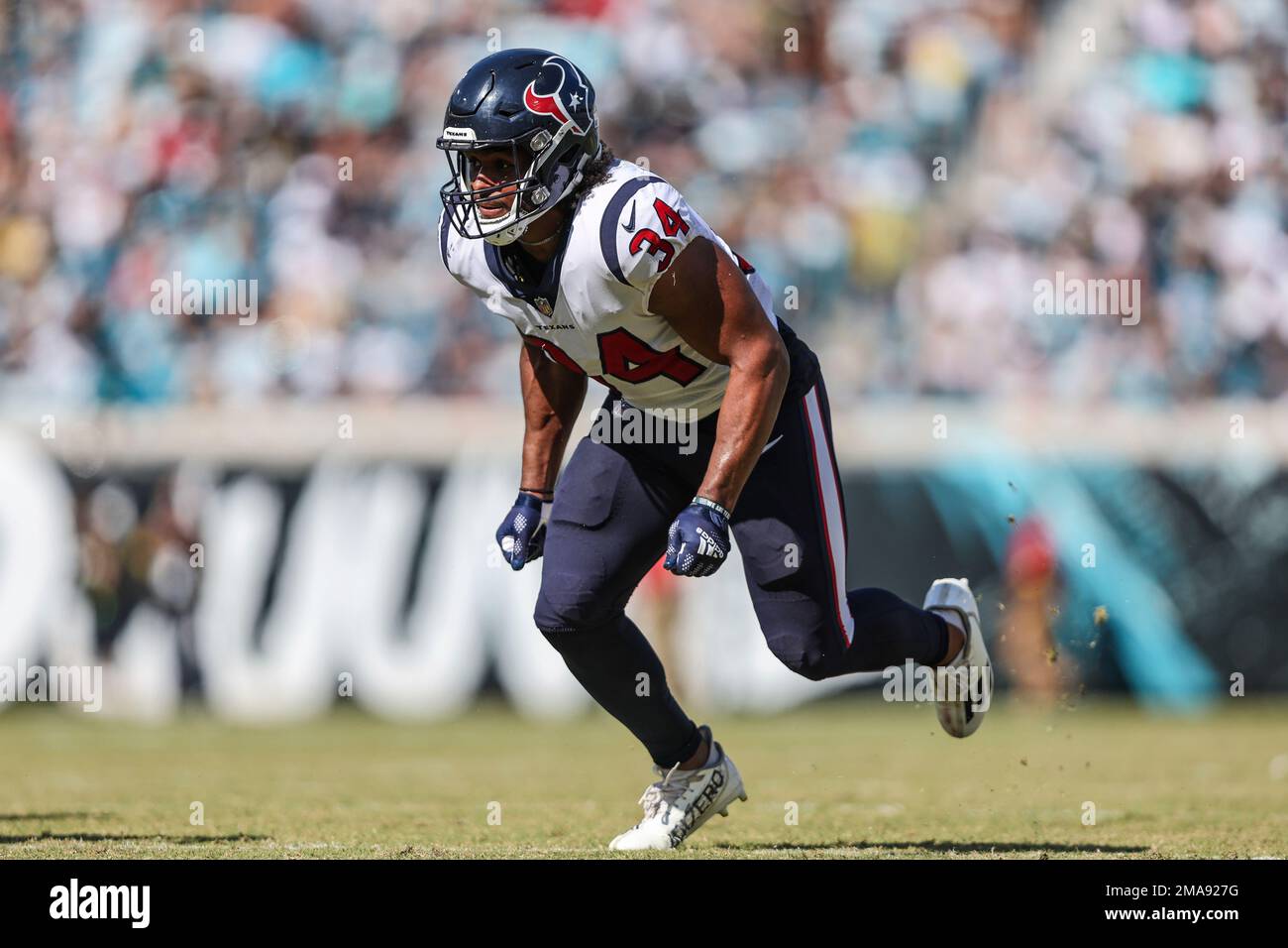 Houston Texans defensive end Troy Hairston (34) runs to the ball during ...