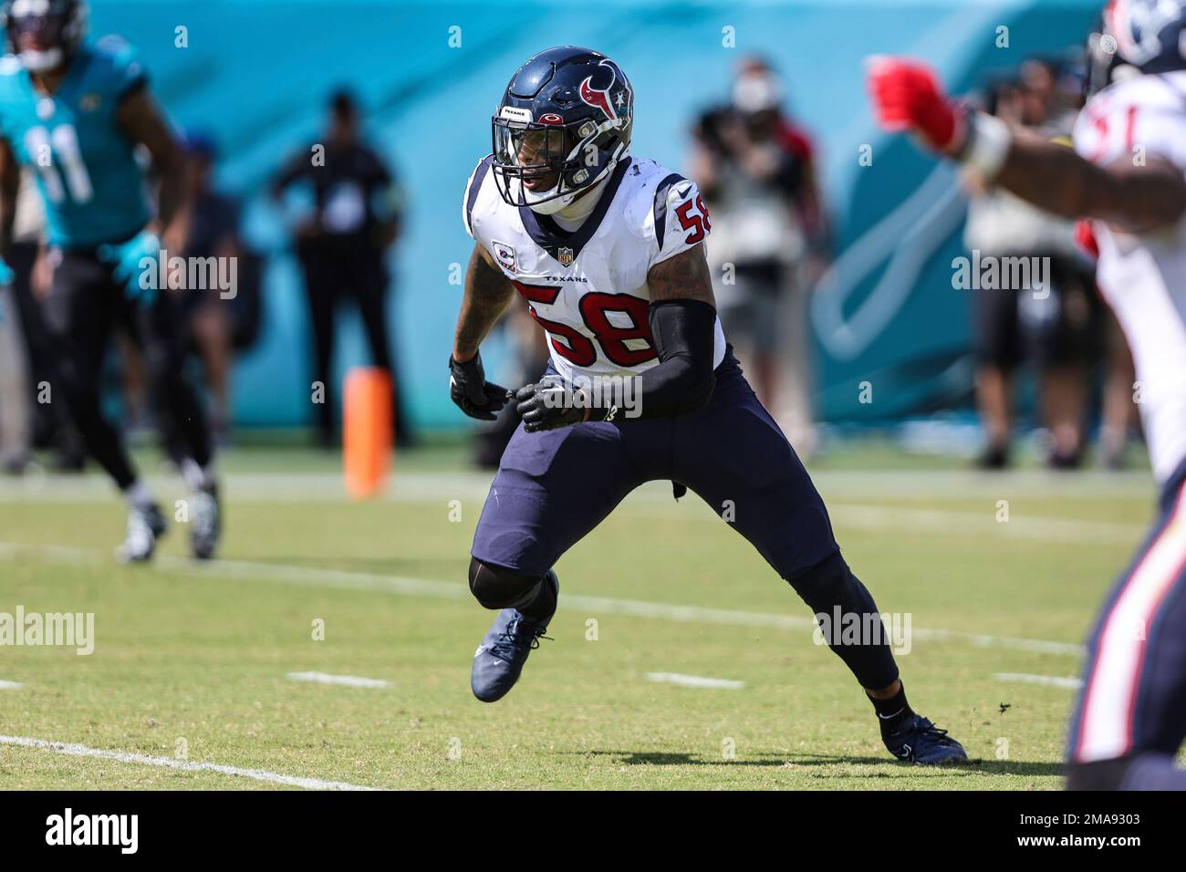 Houston Texans linebacker Christian Kirksey (58) runs to the ball ...