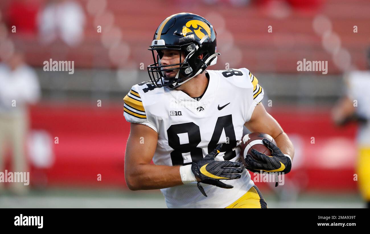 Iowa tight end Sam LaPorta (84) before an NCAA football game against ...