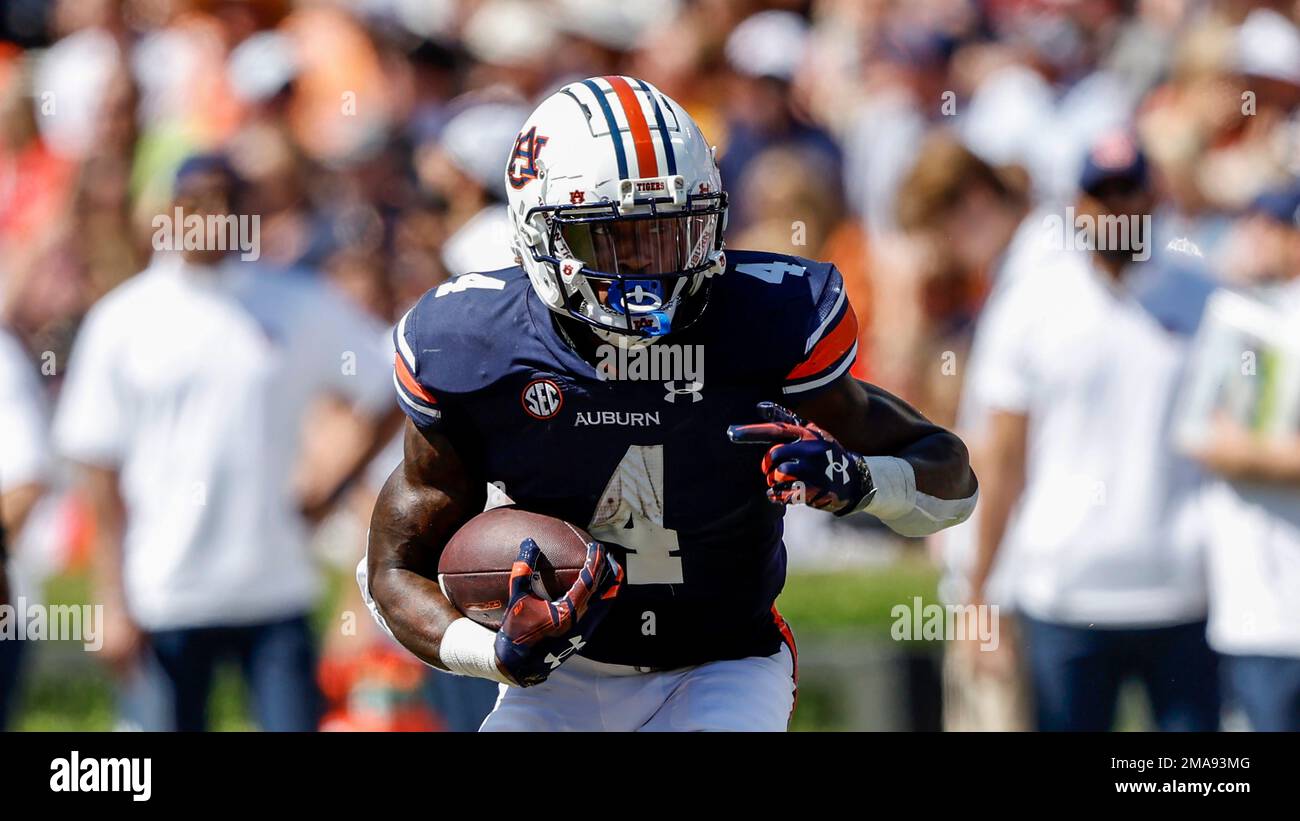 Auburn running back Tank Bigsby (4) carries the ball against Missouri ...