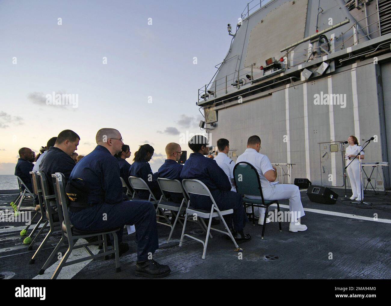 Uss monterey cg 61 hi-res stock photography and images - Alamy