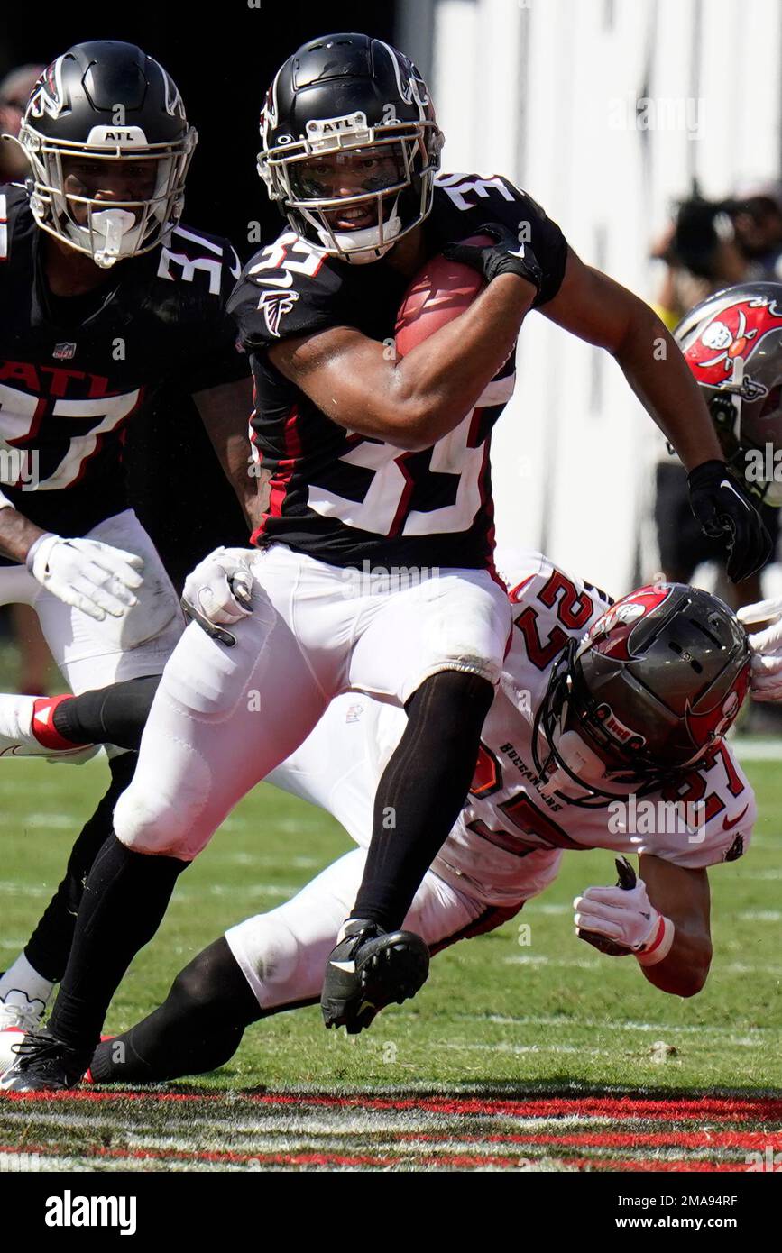 Atlanta Falcons' Avery Williams (35) runs past Tampa Bay Buccaneers ...