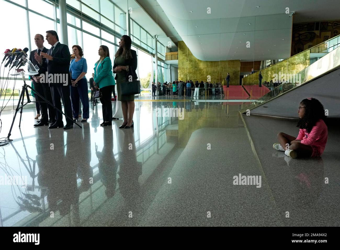 The daughter of a worker at the president's office watches Brazilian ...