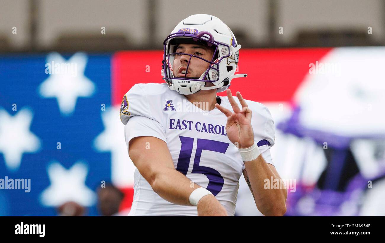 East Carolina's Alex Flinn (15) warms up prior to the start of an NCAA ...