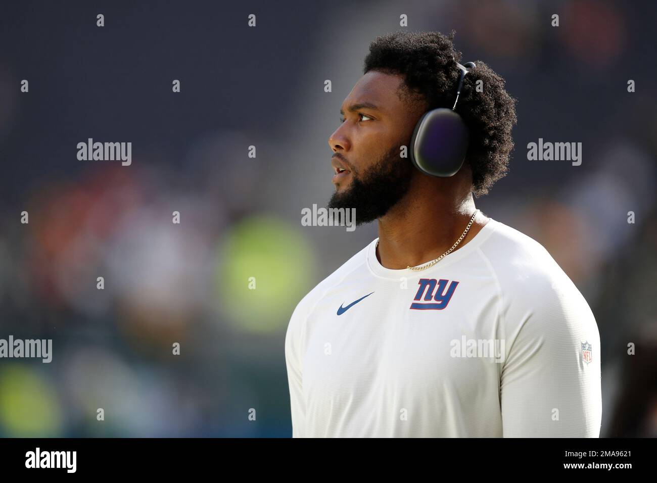 New York Giants linebacker Tomon Fox (49) warms up before an NFL ...