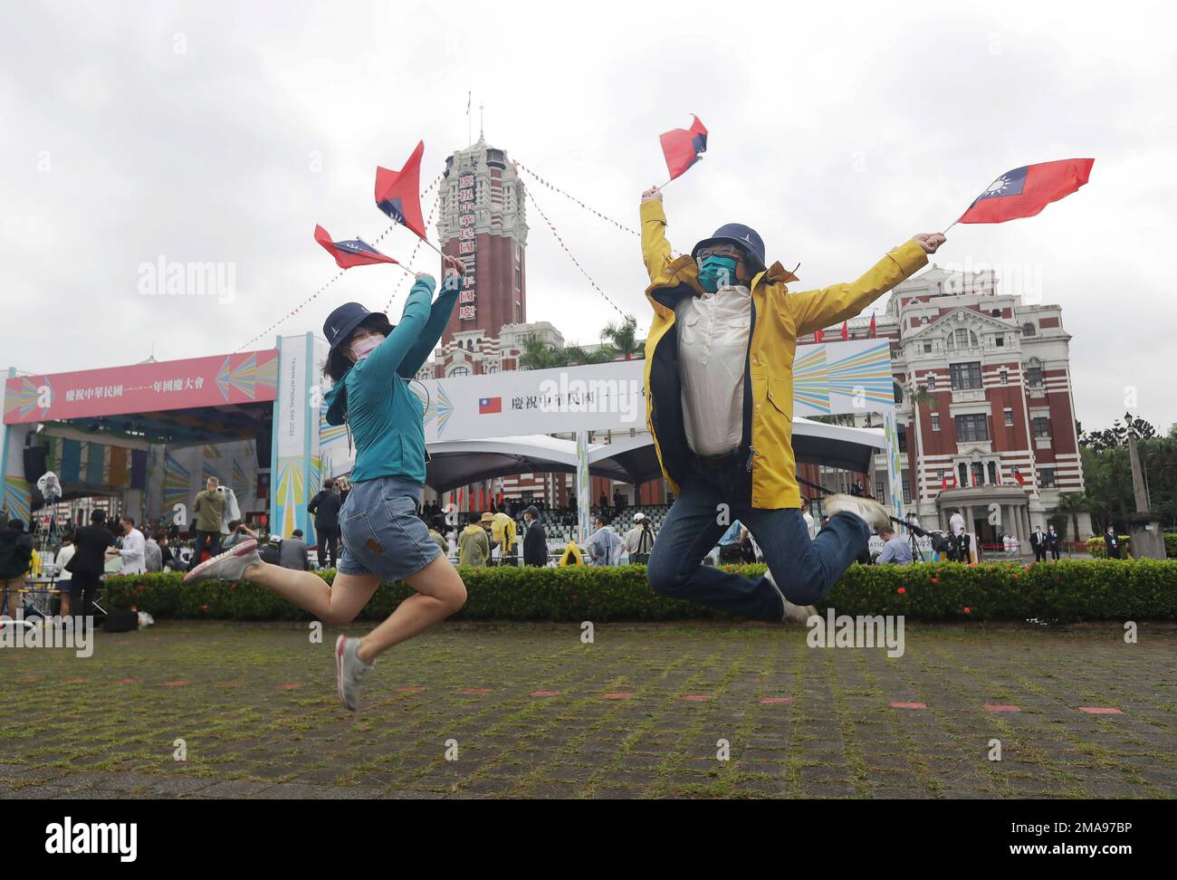 People take photos with Taiwan national flags during the National Day ...