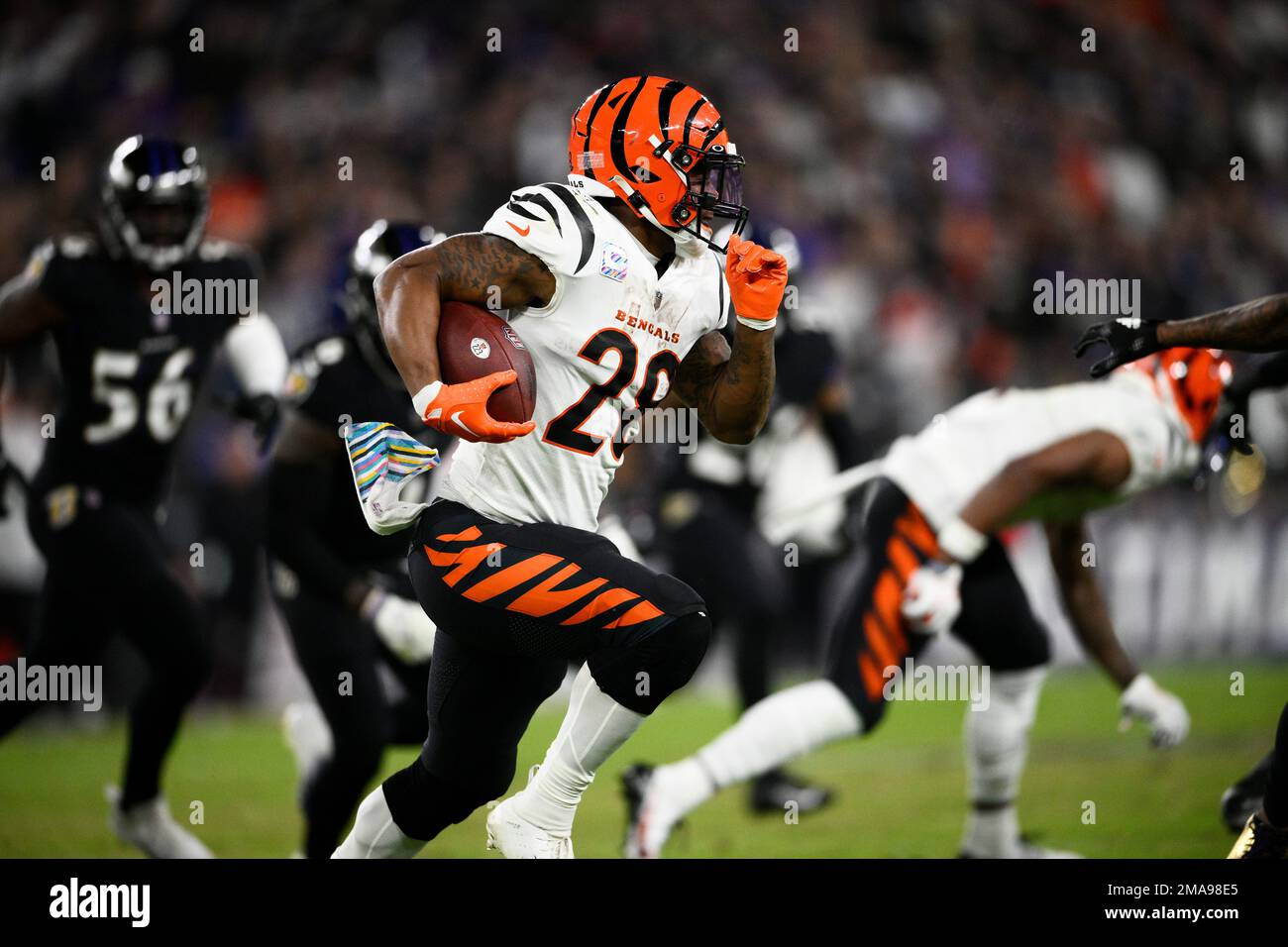 Cincinnati Bengals' Joe Mixon carries the ball during the second half ...