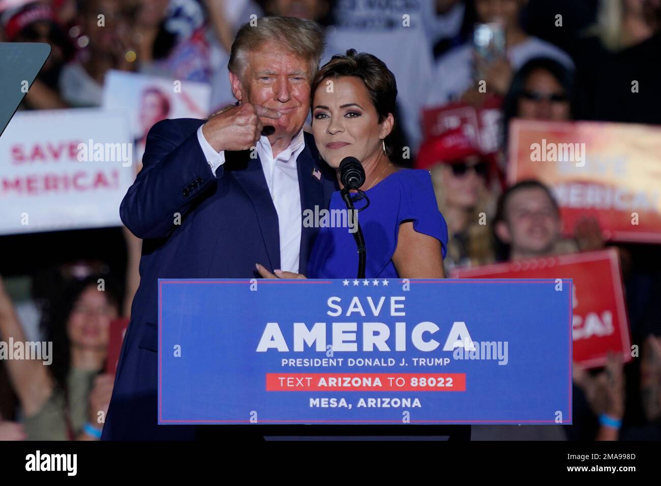 Former President Donald Trump embraces Arizona Republican gubernatorial ...