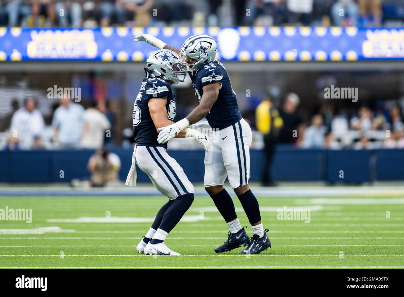 Dallas Cowboys linebacker Micah Parsons (11), right, and linebacker ...