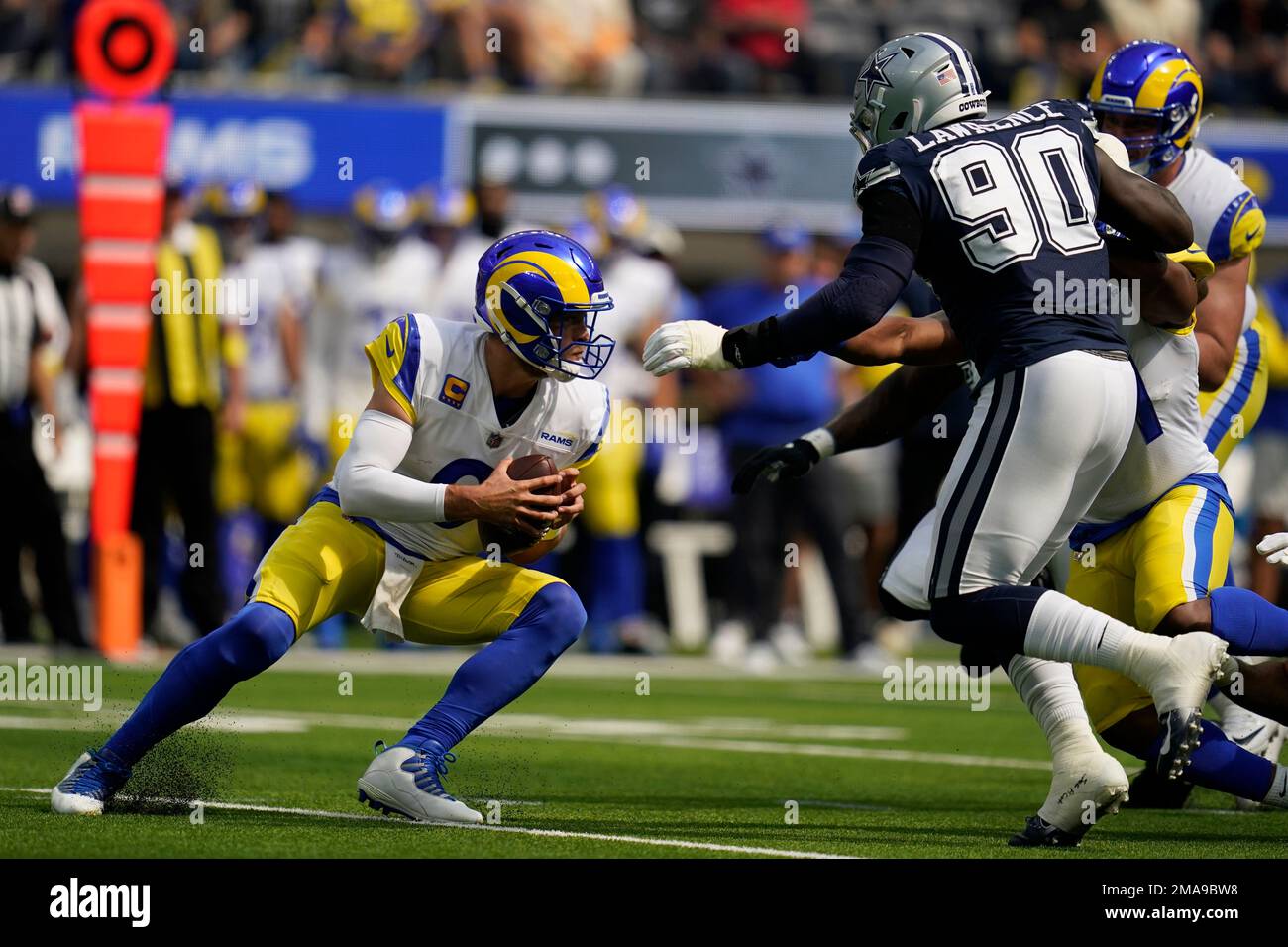 Los Angeles Rams quarterback Matthew Stafford (9) attempts to avoid ...