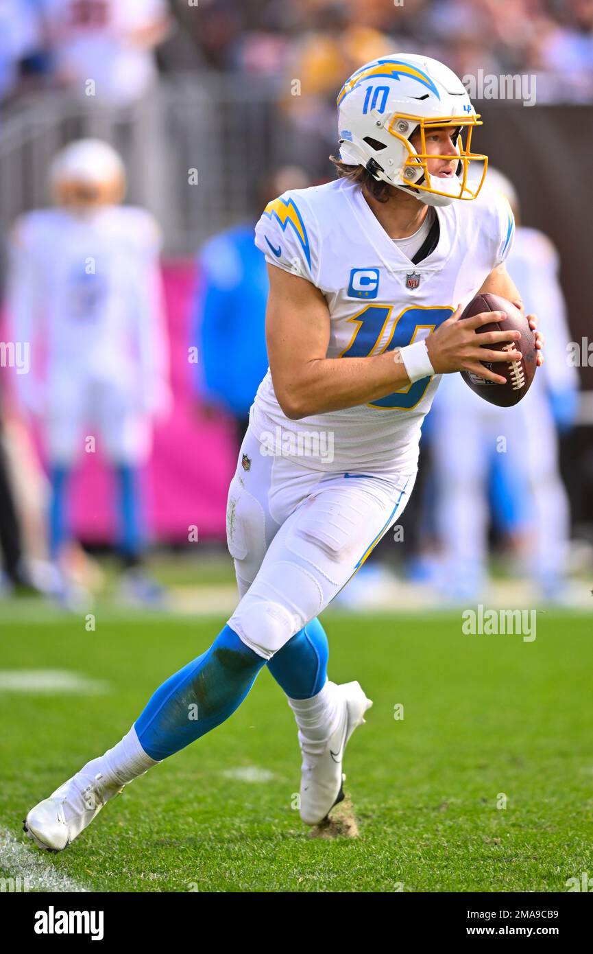 Los Angeles Chargers quarterback Justin Herbert (10) scrambles against ...
