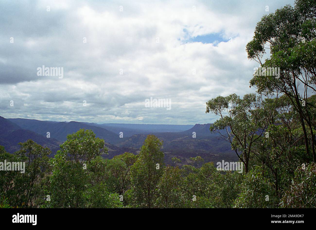 Spectacular view over Nattai National Park from Wollondilly Lookout on ...