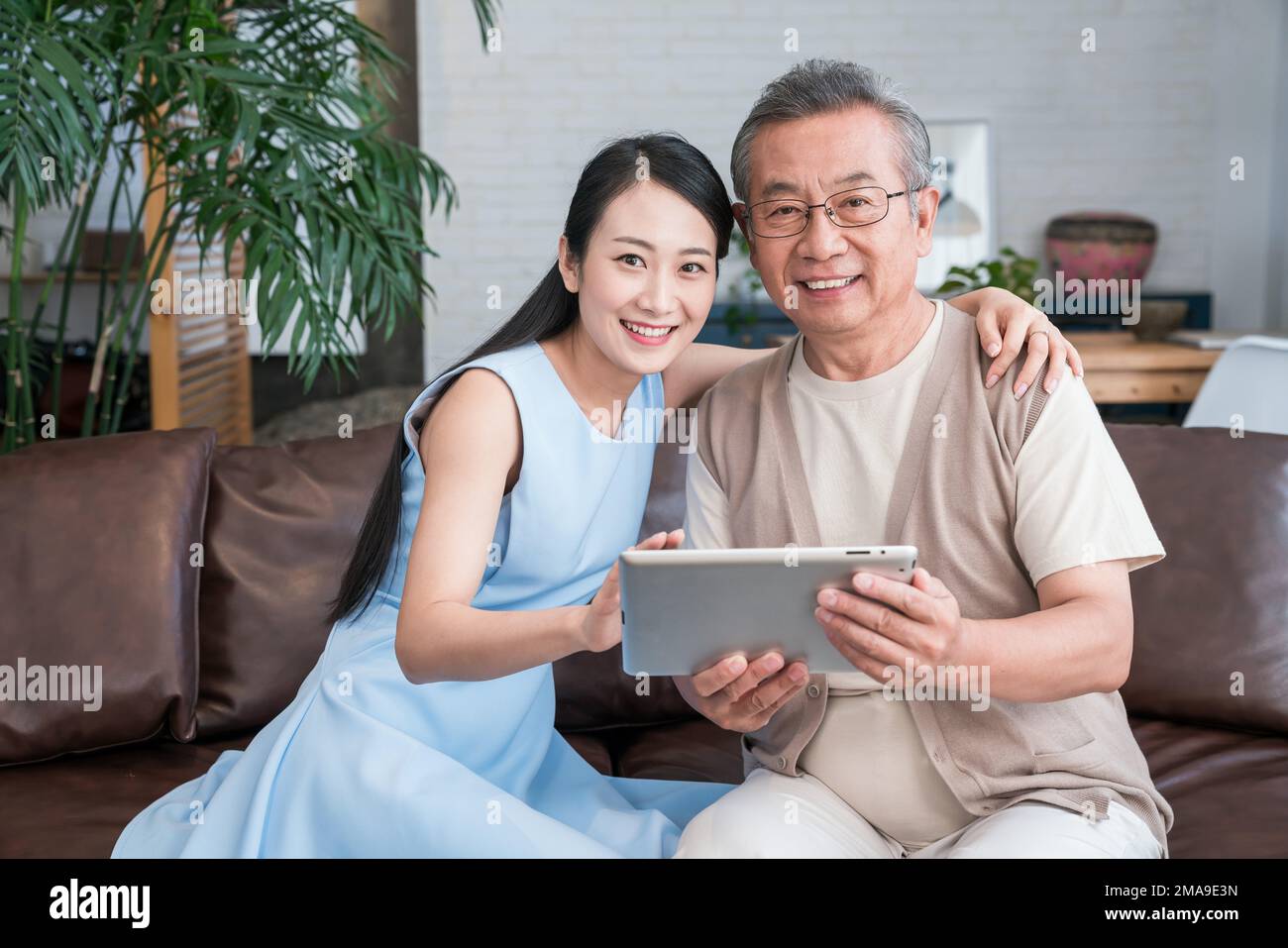 Father and daughter two people use tablet computers Stock Photo - Alamy