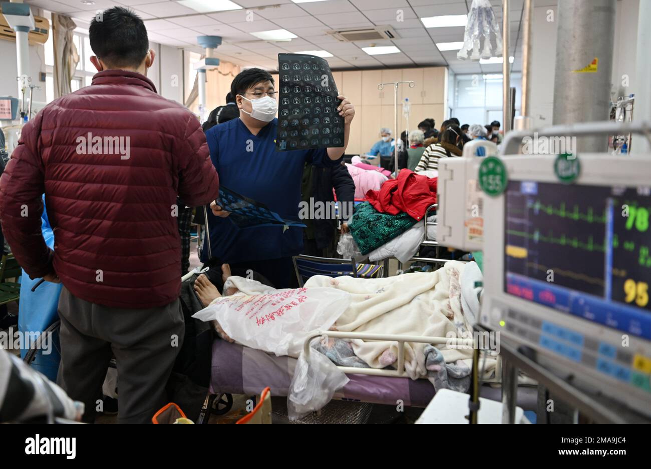 (230119) -- TIANJIN, Jan. 19, 2023 (Xinhua) -- Liu Yang works at ...