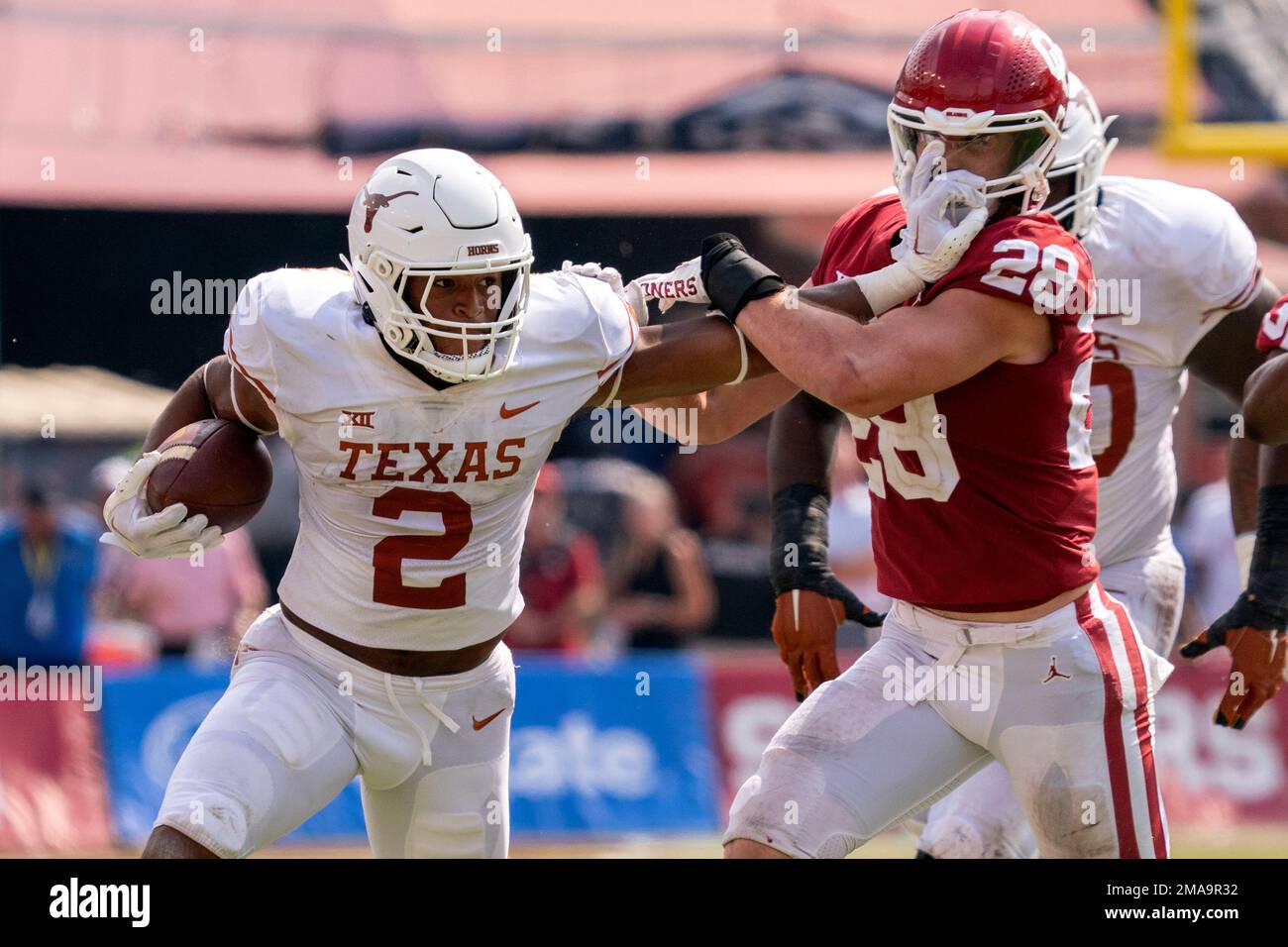 Texas running back Roschon Johnson (2) stiff-arms Oklahoma linebacker ...