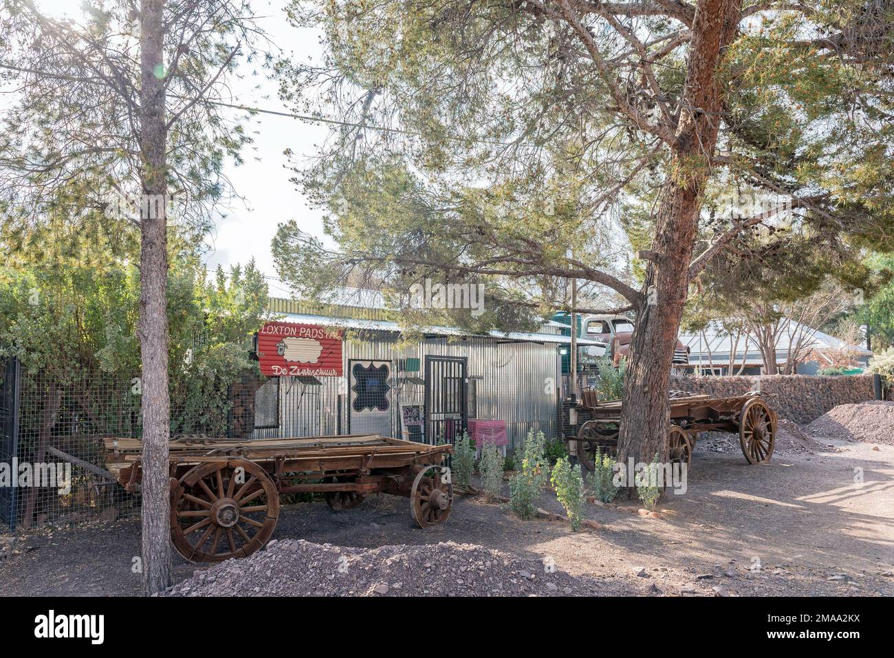 LOXTON, SOUTH AFRICA - SEP 2, 2022: A street scene, with De Zinkschuur ...