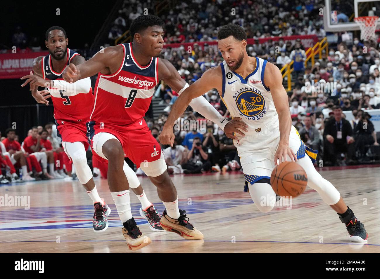 Golden State Warriors' Stephen Curry, right, and Washington Wizards ...