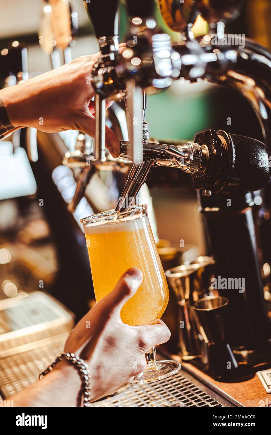 Beer keg filling hi-res stock photography and images - Alamy