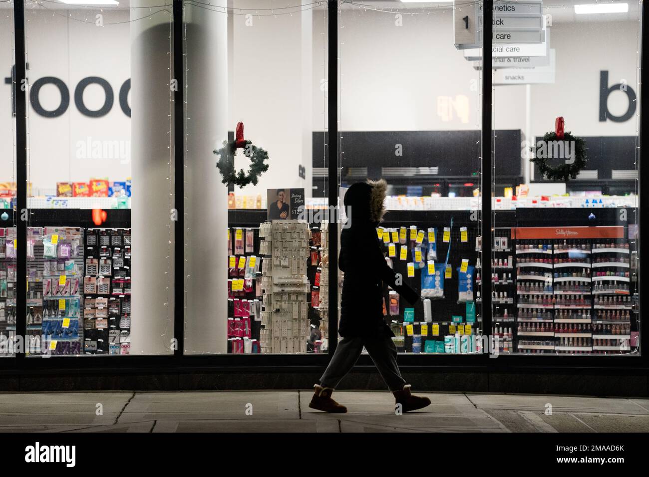 High level store hi-res stock photography and images - Alamy