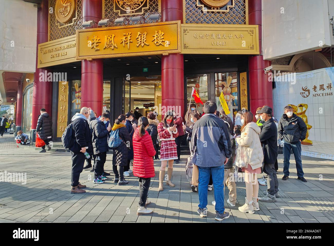 China tour guide hi-res stock photography and images - Alamy
