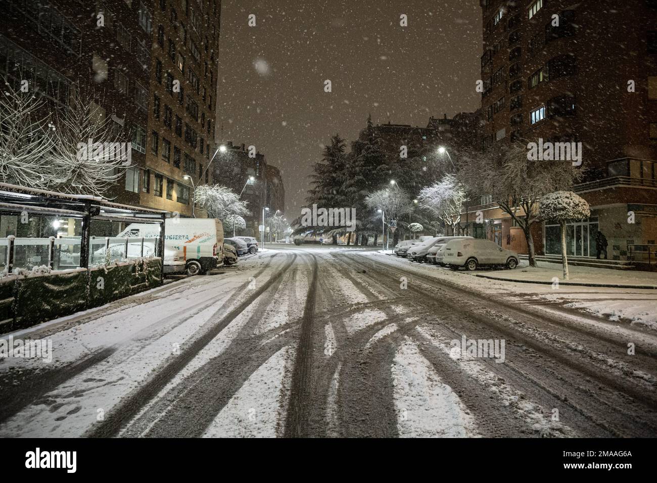 Streets full of snow hi-res stock photography and images - Alamy