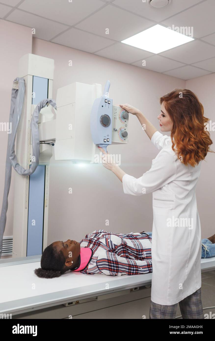 Radiologist female african american hi-res stock photography and images ...