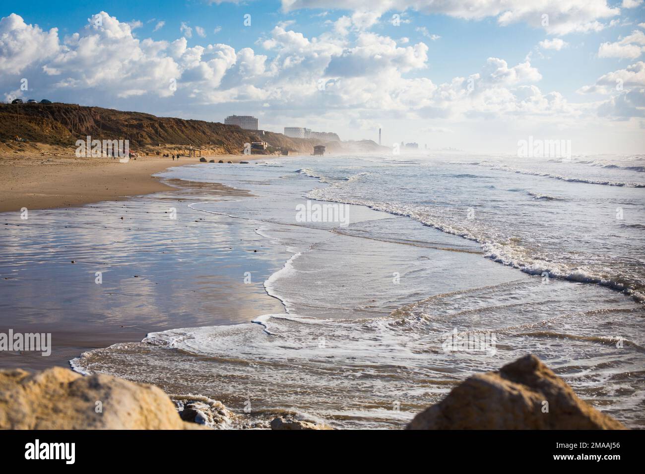 Sea waves in bay tel hi-res stock photography and images - Alamy
