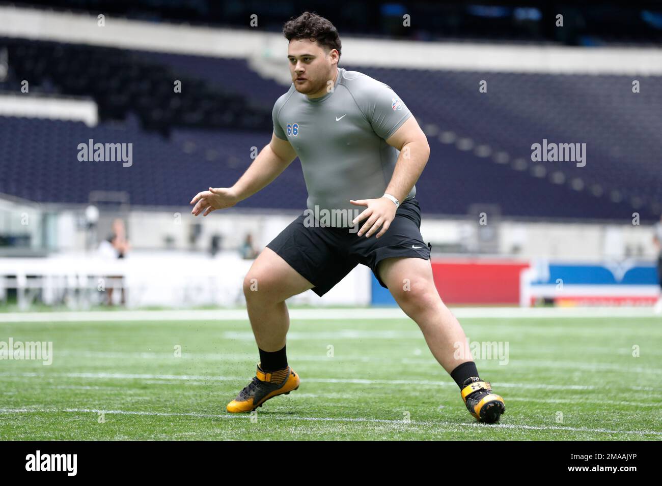 Offensive lineman Te Akau Gary Pumipi, of New Zealand, participates in ...