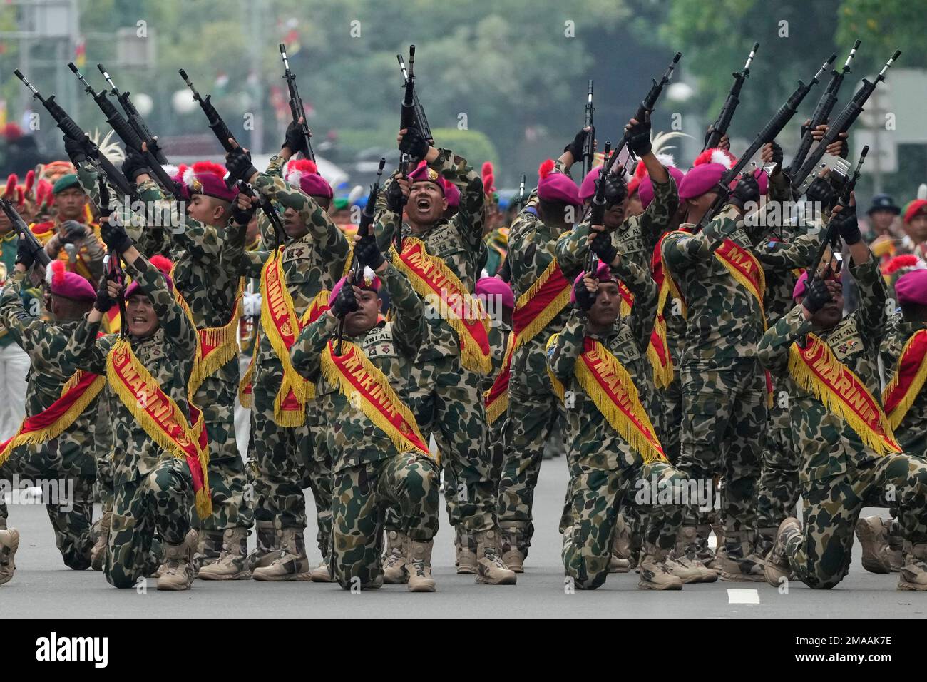 Indonesian Marines perform during an Armed Forces Day parade ...
