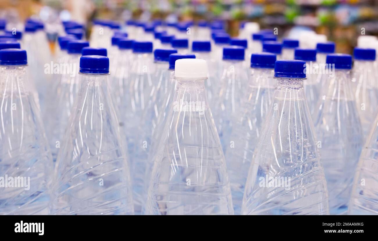 Rows plastic water bottles hi-res stock photography and images - Alamy