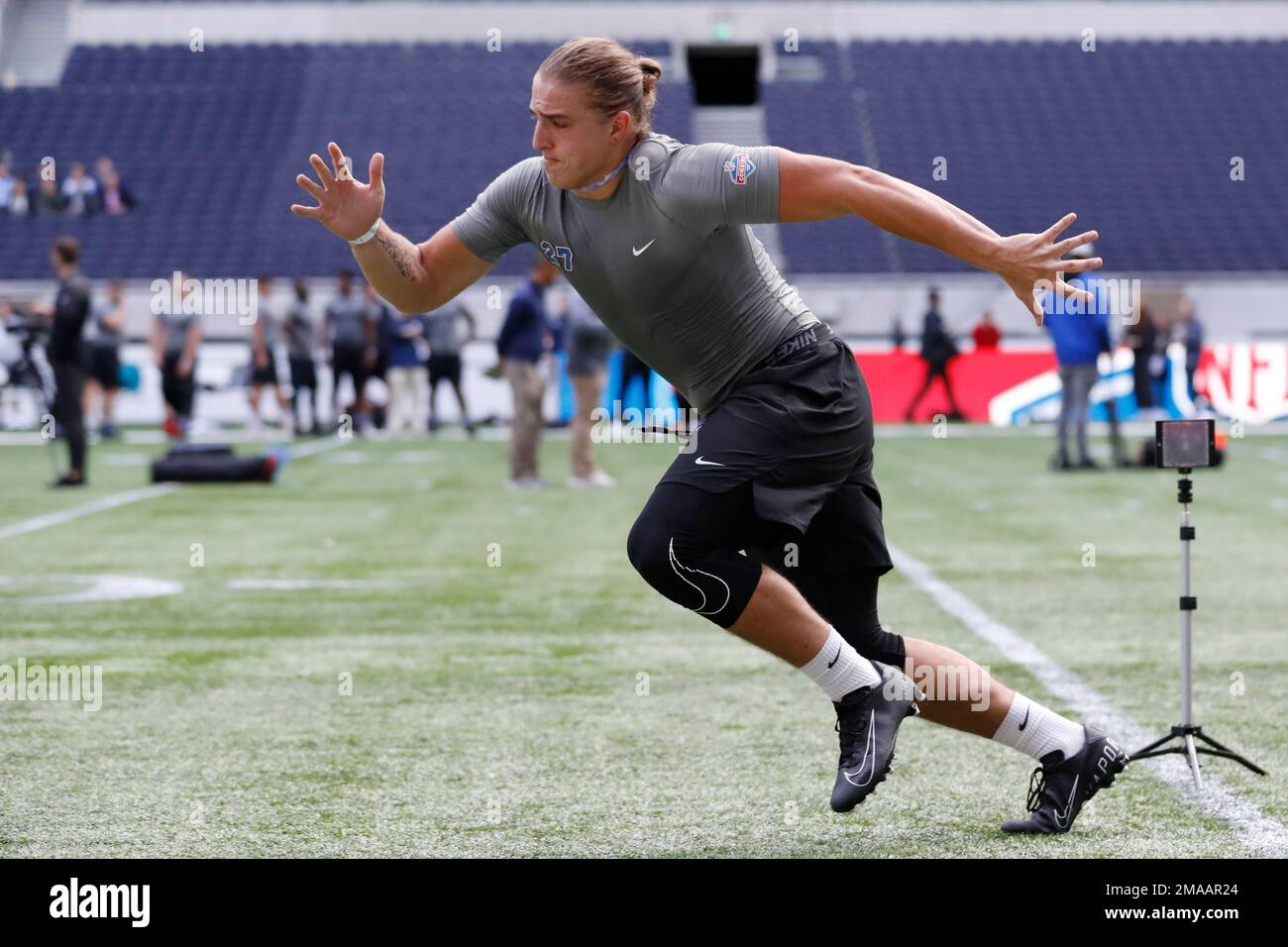Linebacker Alejandro Fernandez, of Spain, participates in a drill at ...